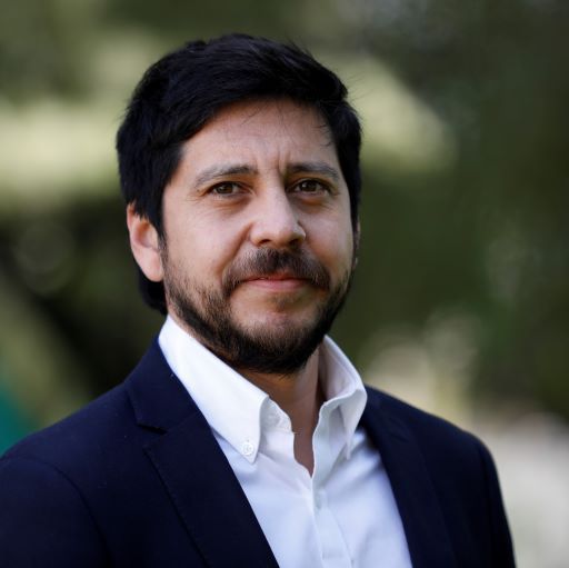 Sebastián Escobar realiza investigación en Escocia